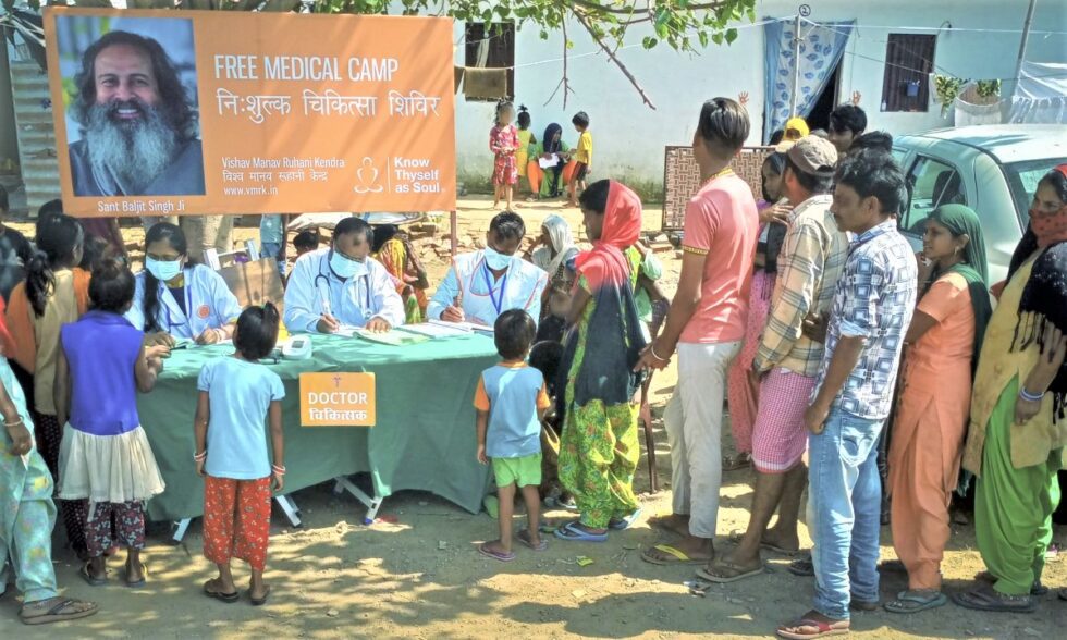 Serving villages and slums during Ashvin Navratri 2022 - VMRK